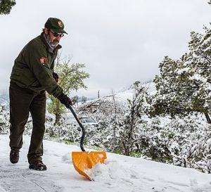 Snow-Shoveling Safety Tips - Online Safety Trainer